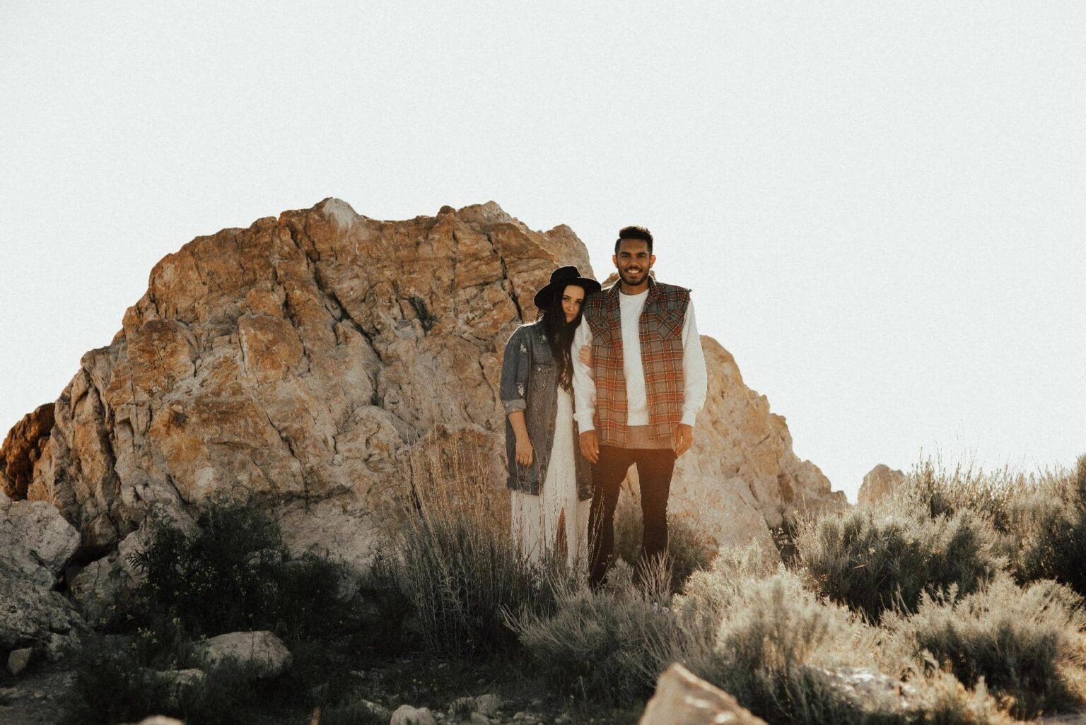 27 surprising signs he wants you but is holding back