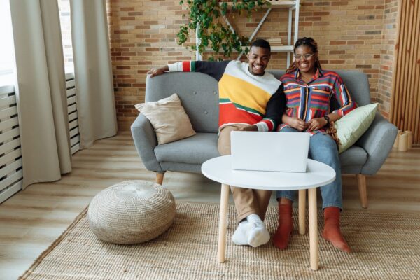 12 characteristics of a twin flame friendship (and 8 signs you're in one)