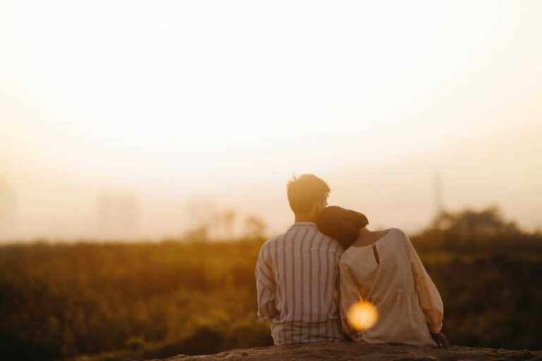 33 undeniable signs you share a deep soul connection with someone