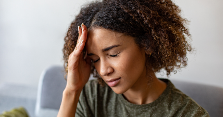 12 physical symptoms of missing someone you love (complete list)