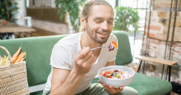 Top 10 spiritual meanings of eating in a dream (complete list)